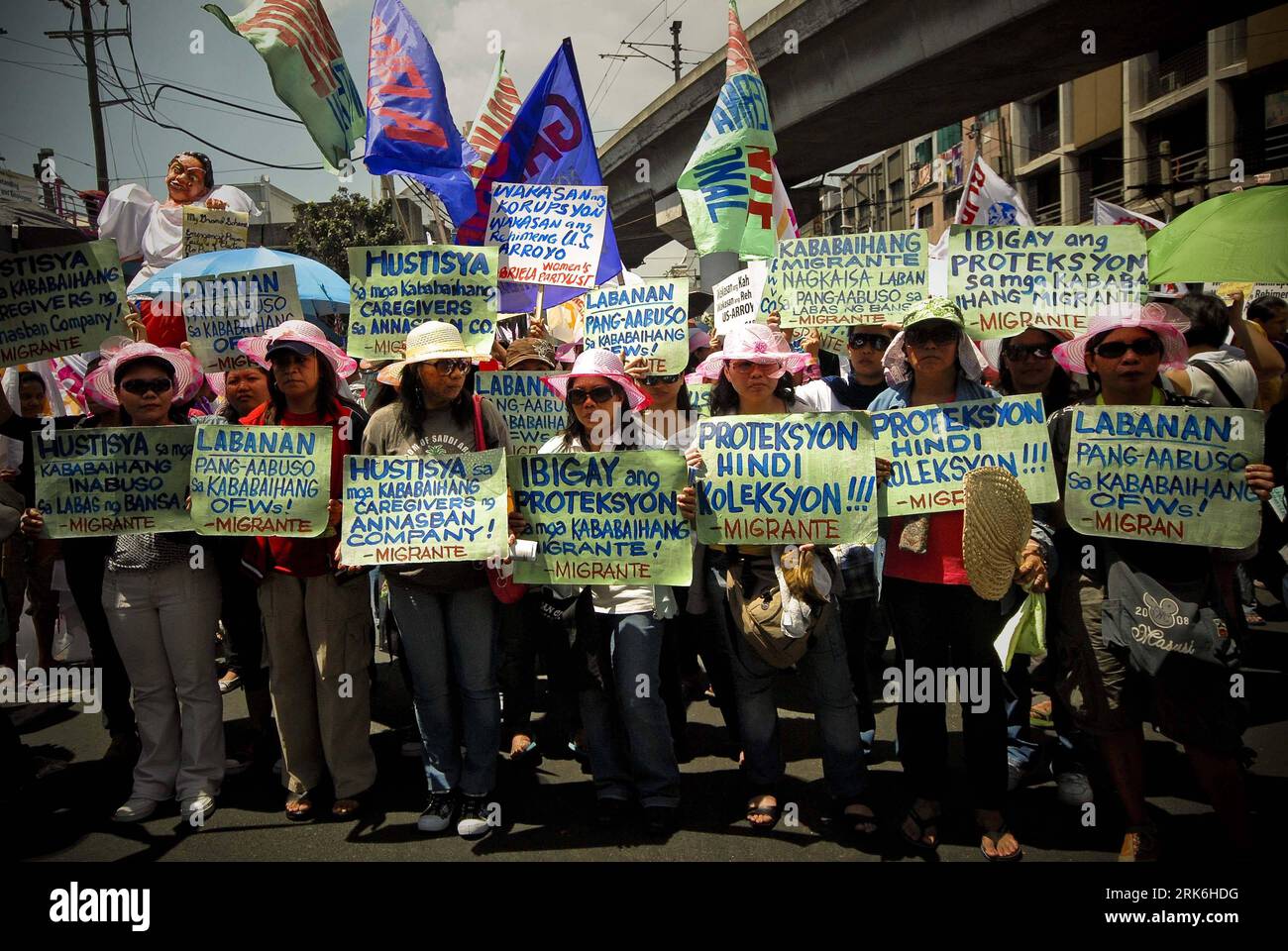 Ofw hi-res stock photography and images - Alamy