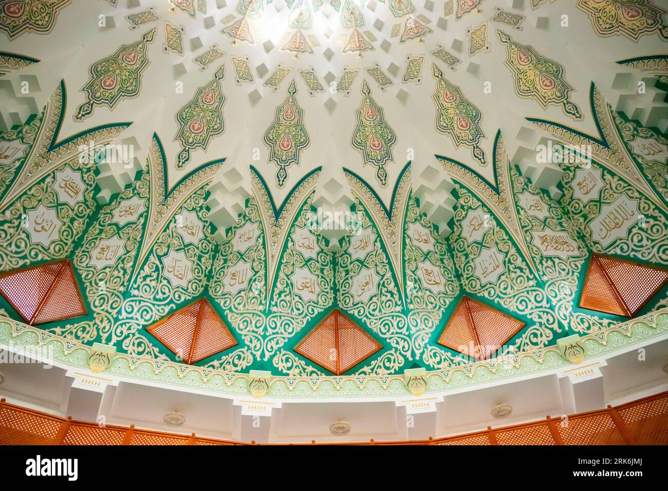 Muslim islam drawing patterns of dome of central mosque, close-up ...