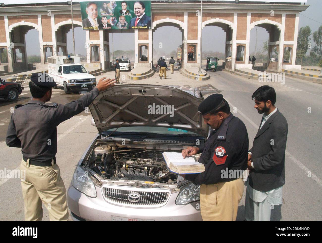 Lahore police car hi-res stock photography and images - Alamy