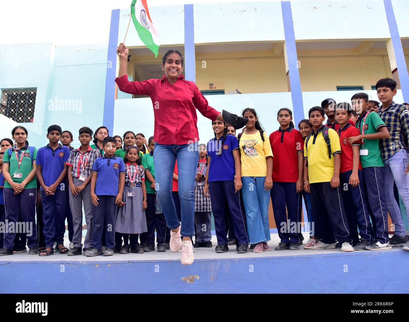 Bikaner, India. 23rd Aug, 2023. Students and teachers of Kendriya Vidyalaya No.1 cheer as they ...