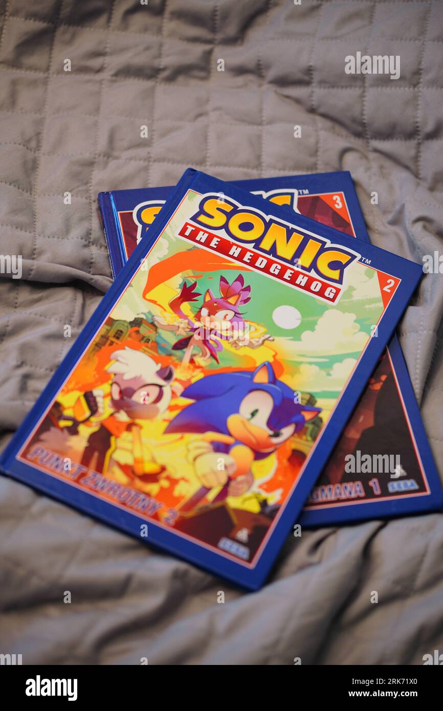Sonic The Hedgehog comic books for kids on a bed Stock Photo - Alamy