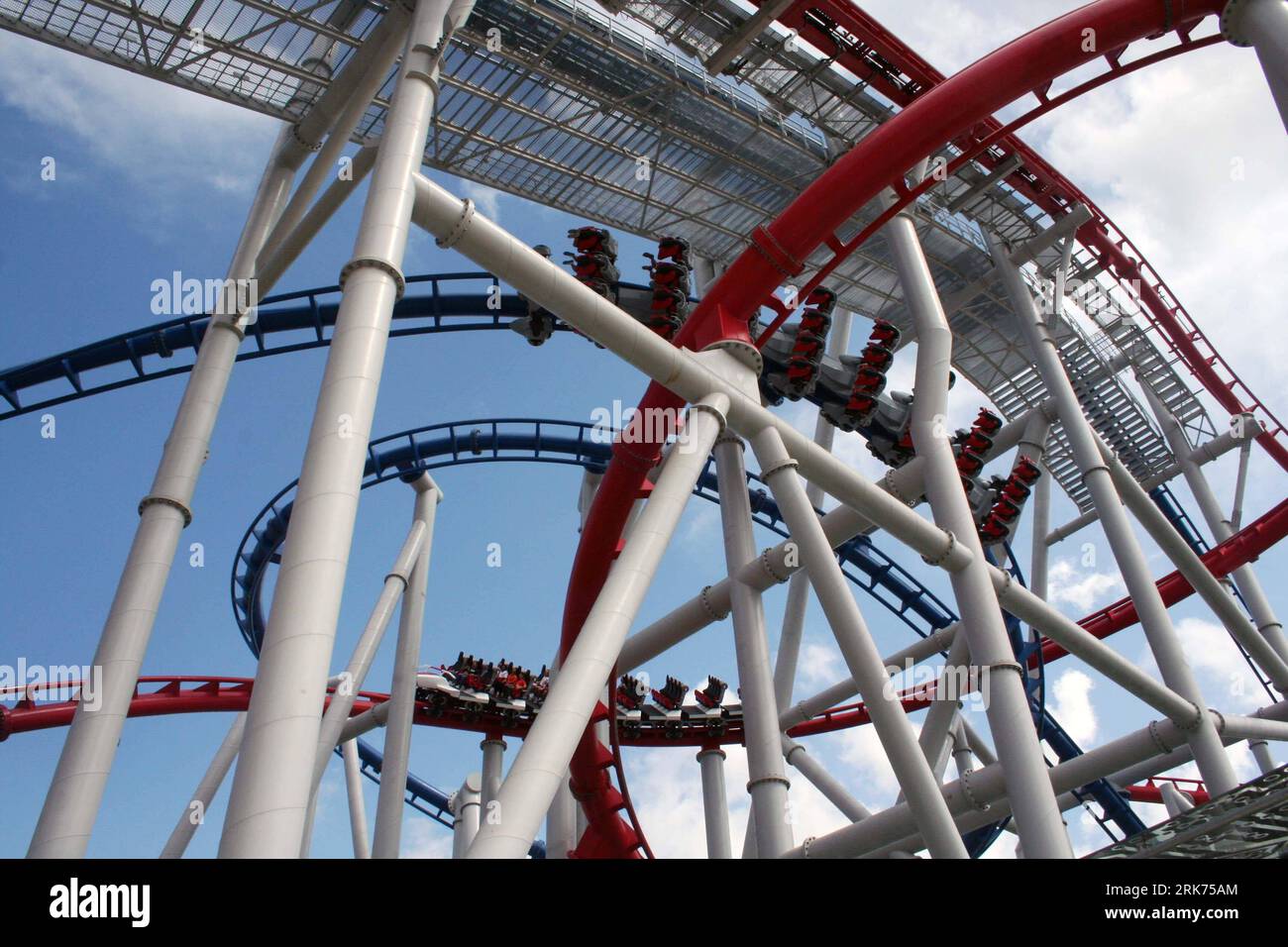 Achterbahn in universal studios hi-res stock photography and images - Alamy