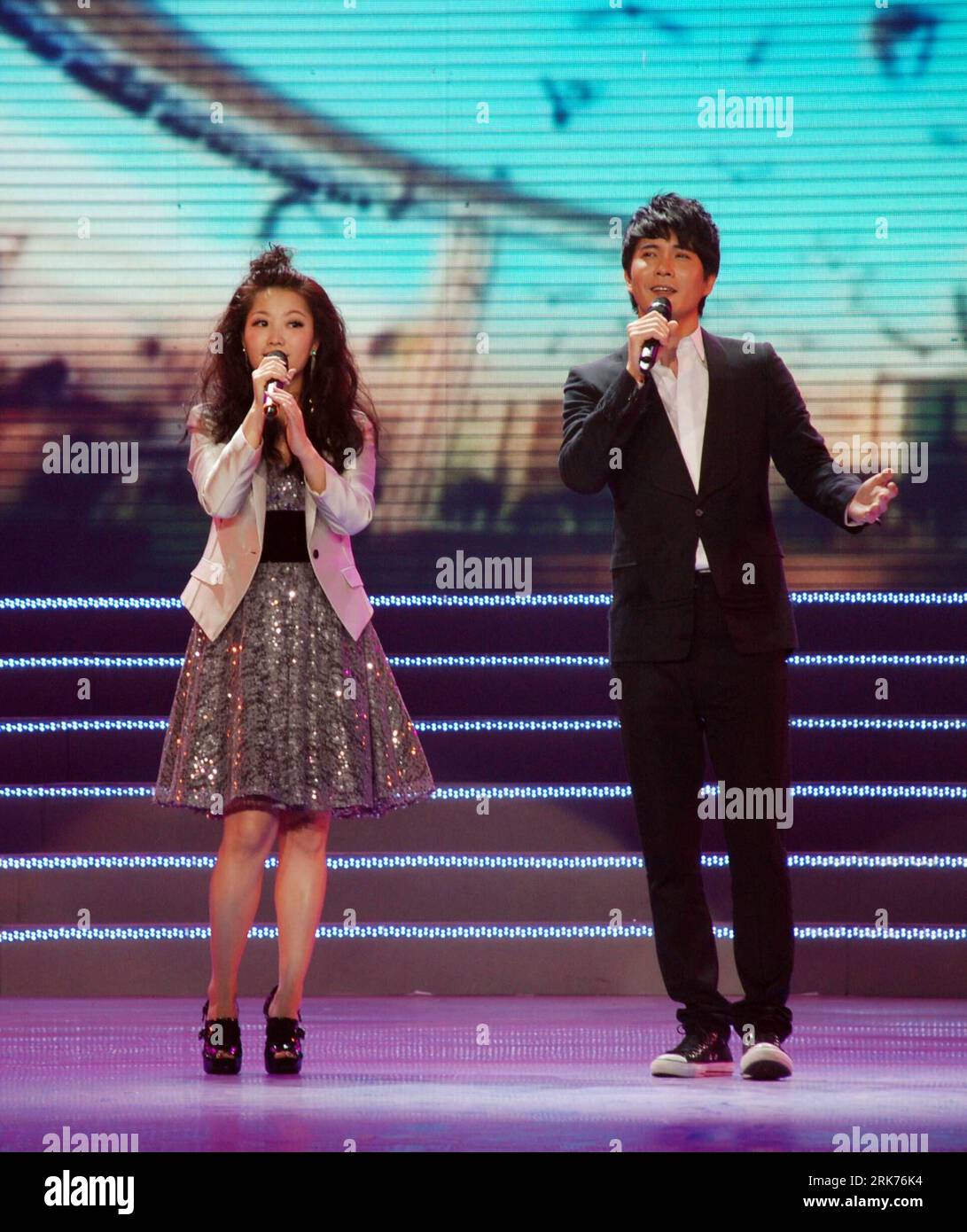 2010 pop singers hi-res stock photography and images - Alamy