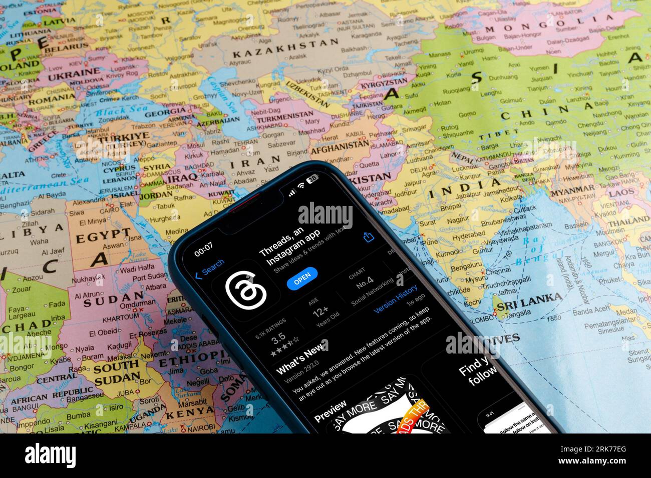 A modern smartphone displaying the Threads logo Stock Photo - Alamy