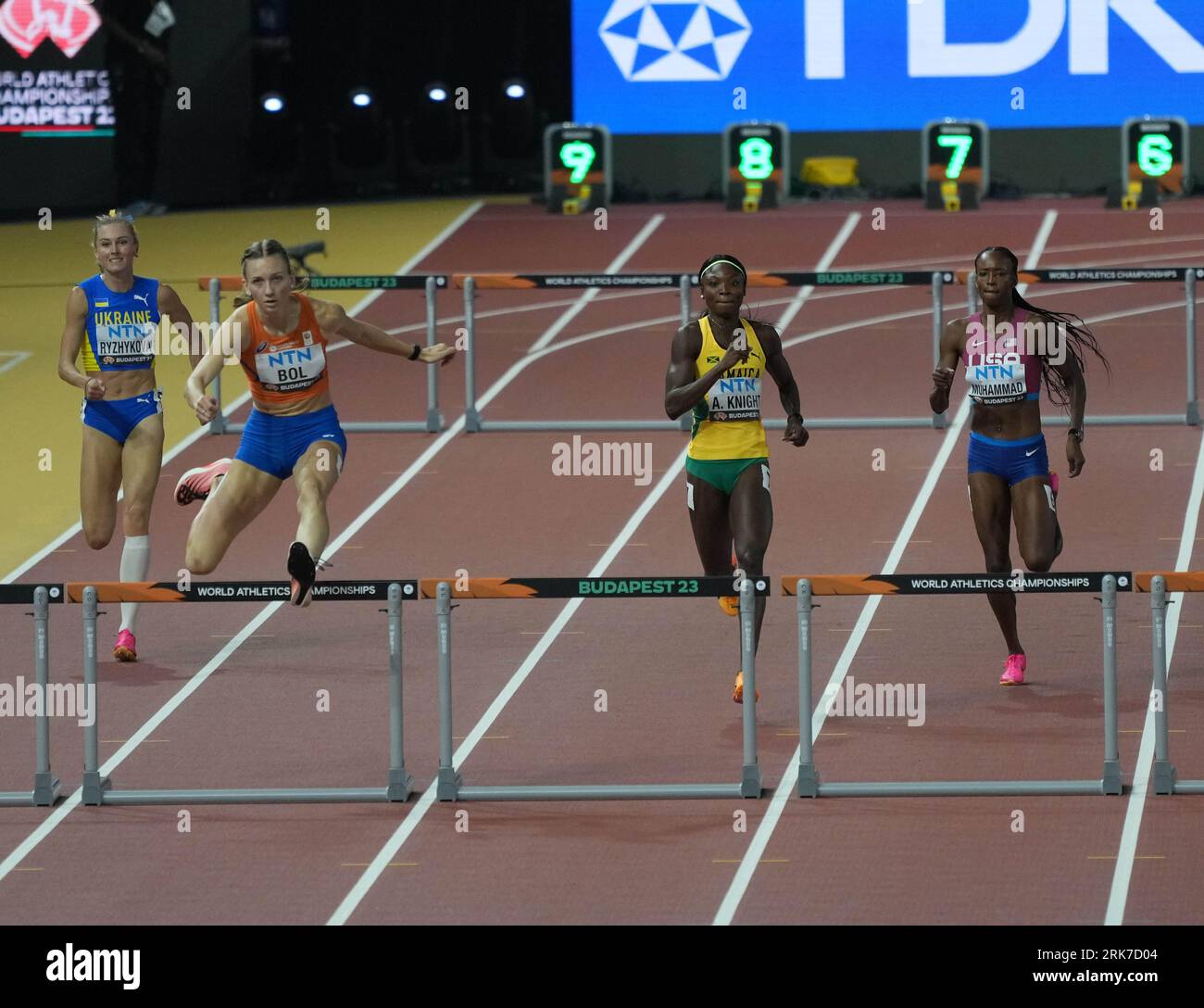 Femke BOL of NED , Andrenette KNIGHT of JAM and Dalilah MUHAMMAD of USA ...