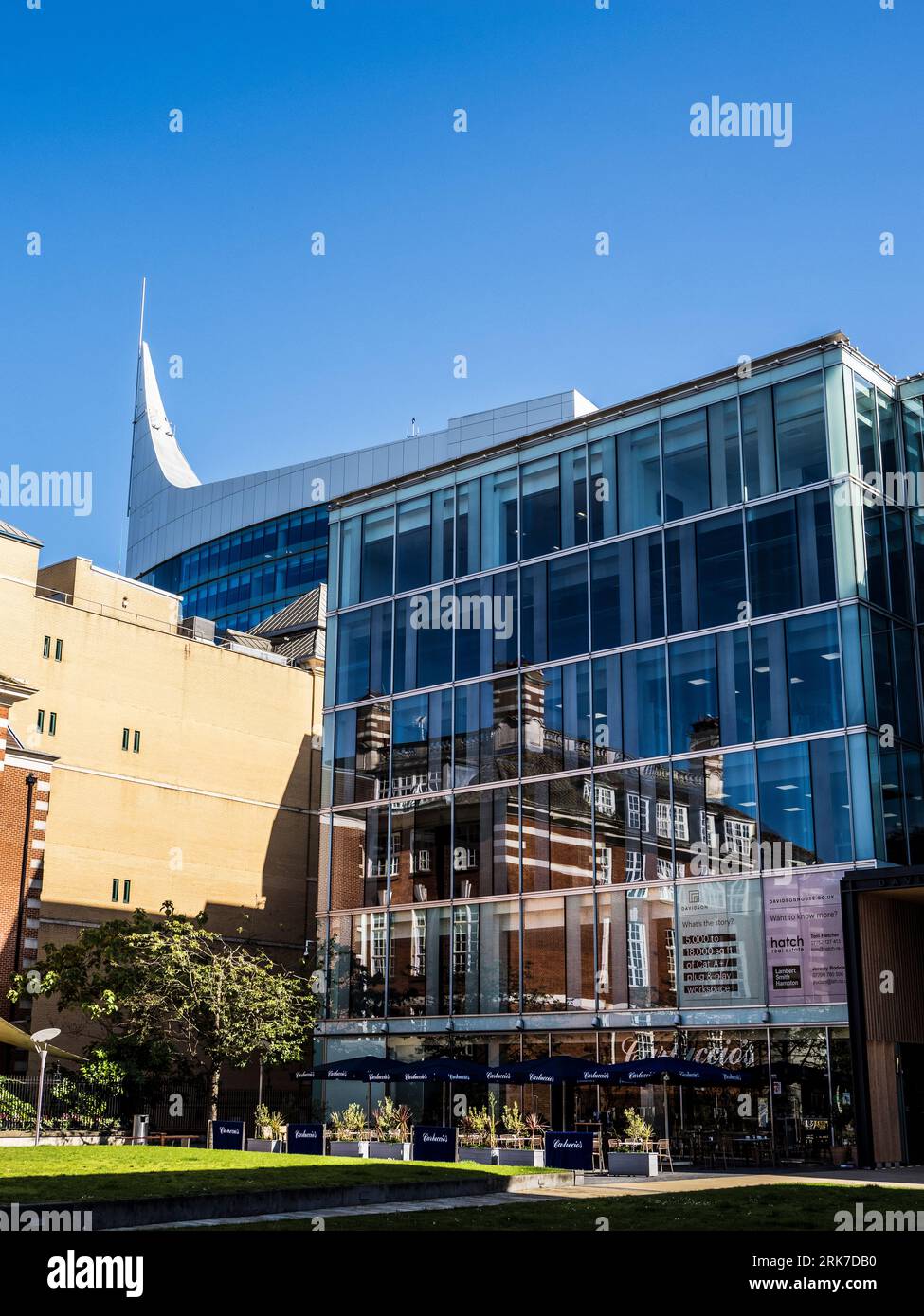 Class building hi-res stock photography and images - Alamy