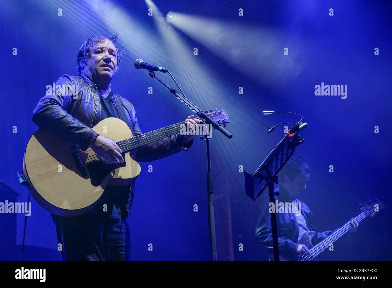 Simon Fowler of Ocean Colour Scene performing at the Weyfest Music ...