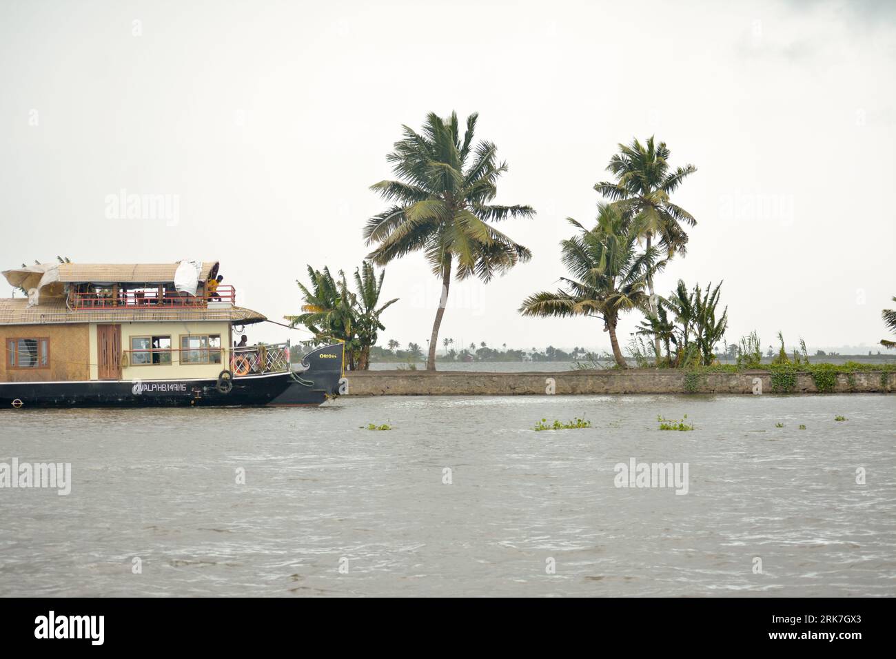 Alleppey House boats floating in kerala lake Stock Photo - Alamy