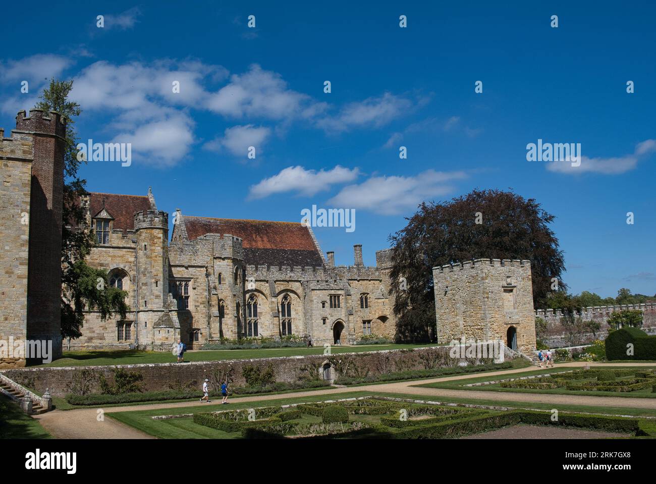 Castellated mansion house hi-res stock photography and images - Alamy
