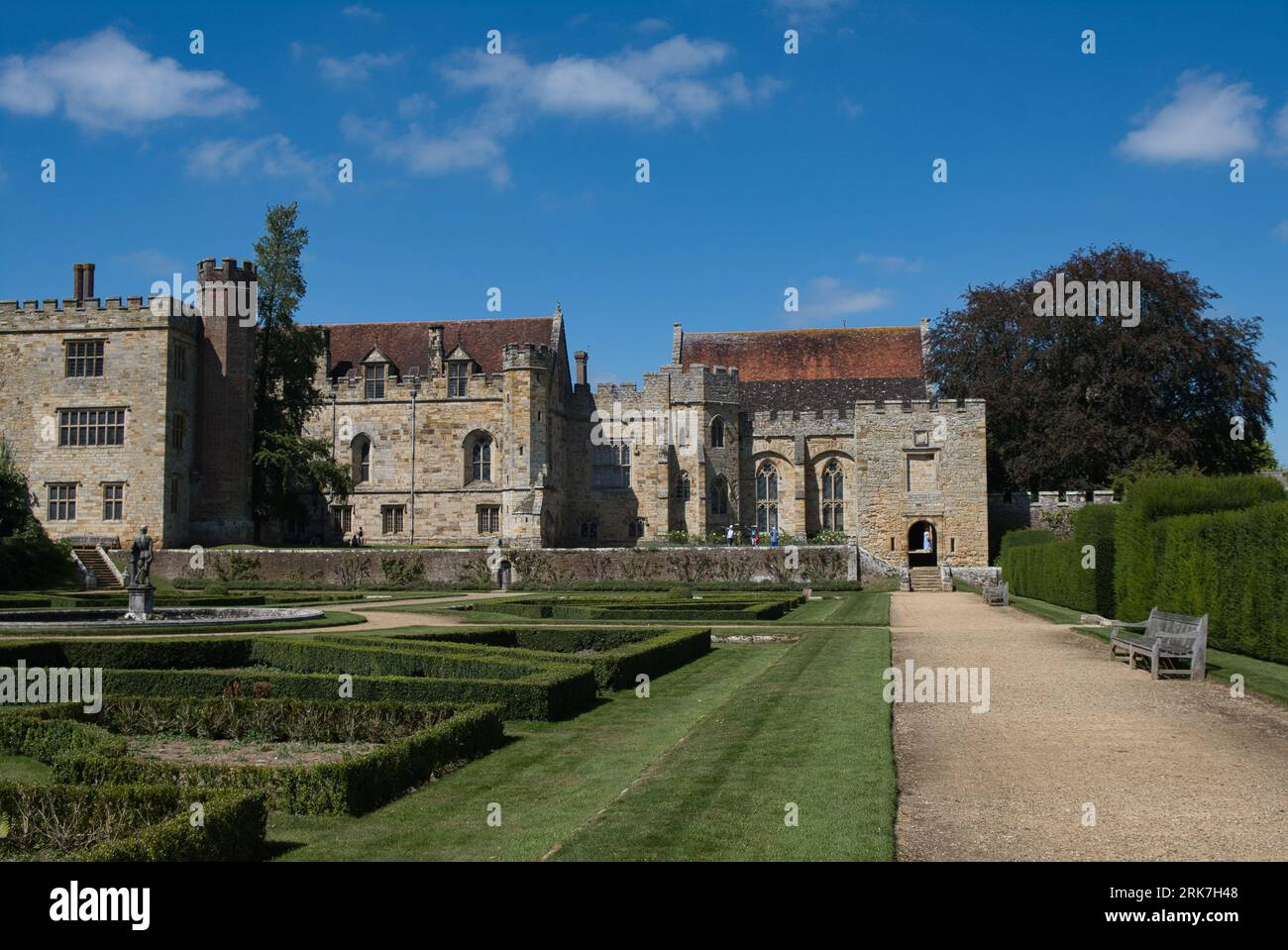 Castellated mansion house hi-res stock photography and images - Alamy