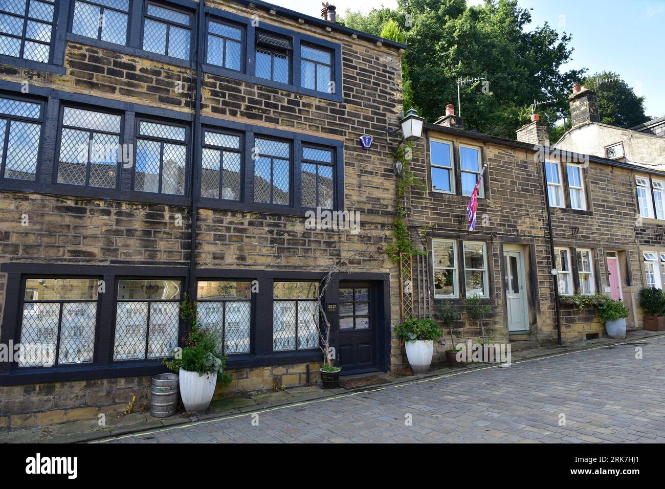Weavers' cottages, Haworth Main Street, West Yorkshire Stock Photo - Alamy