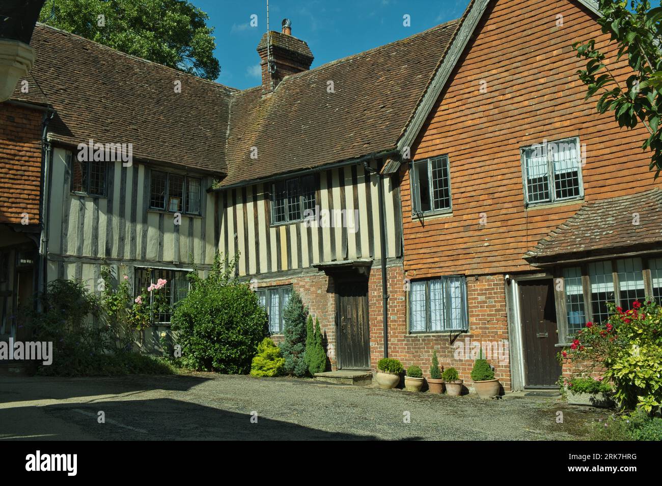 Old English houses in the village of Penshurst, Kent in August Stock ...