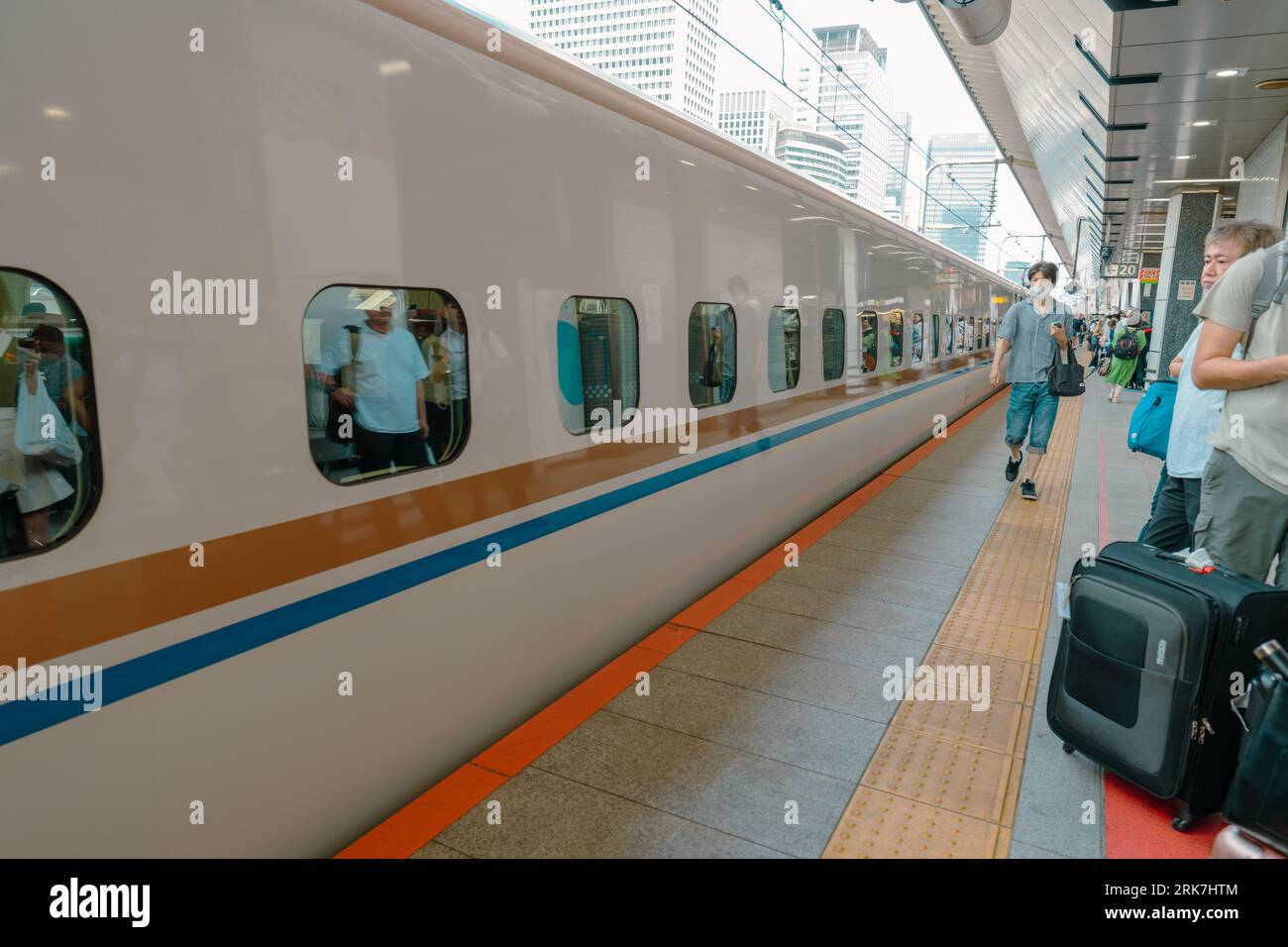 Shinkansen in Tokyo Station Stock Photo - Alamy