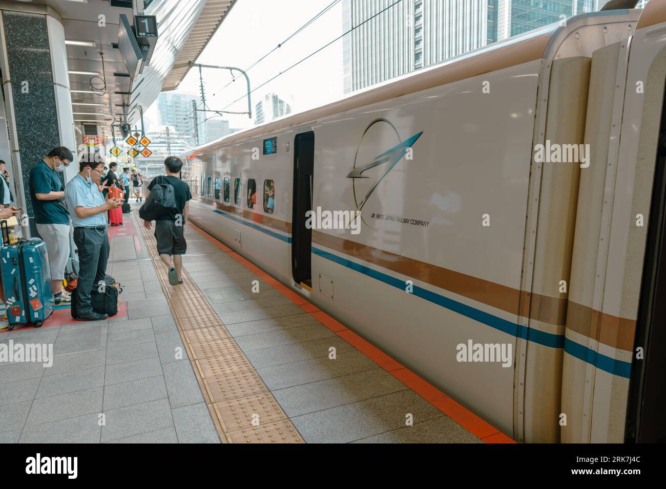 Shinkansen in Tokyo Station Stock Photo - Alamy