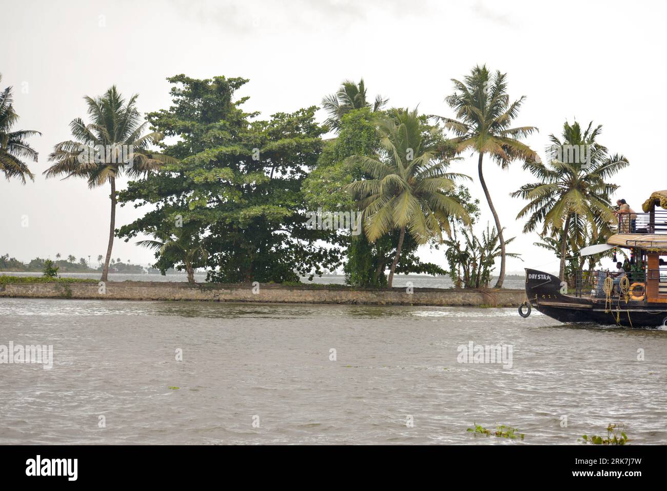 Alleppey House boats floating in kerala lake Stock Photo - Alamy