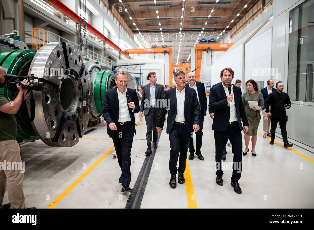 Voerde, Germany. 24th Aug, 2023. Andreas Evertz (l-r), CEO of the ...