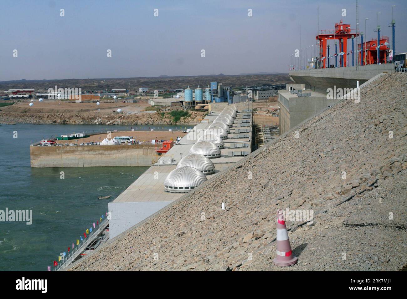 River nile agricultural irrigation hi-res stock photography and images ...