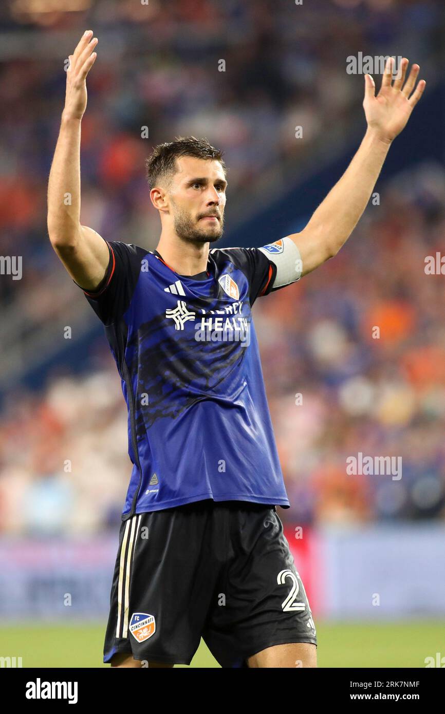 Fc cincinnati crowd hi-res stock photography and images - Alamy