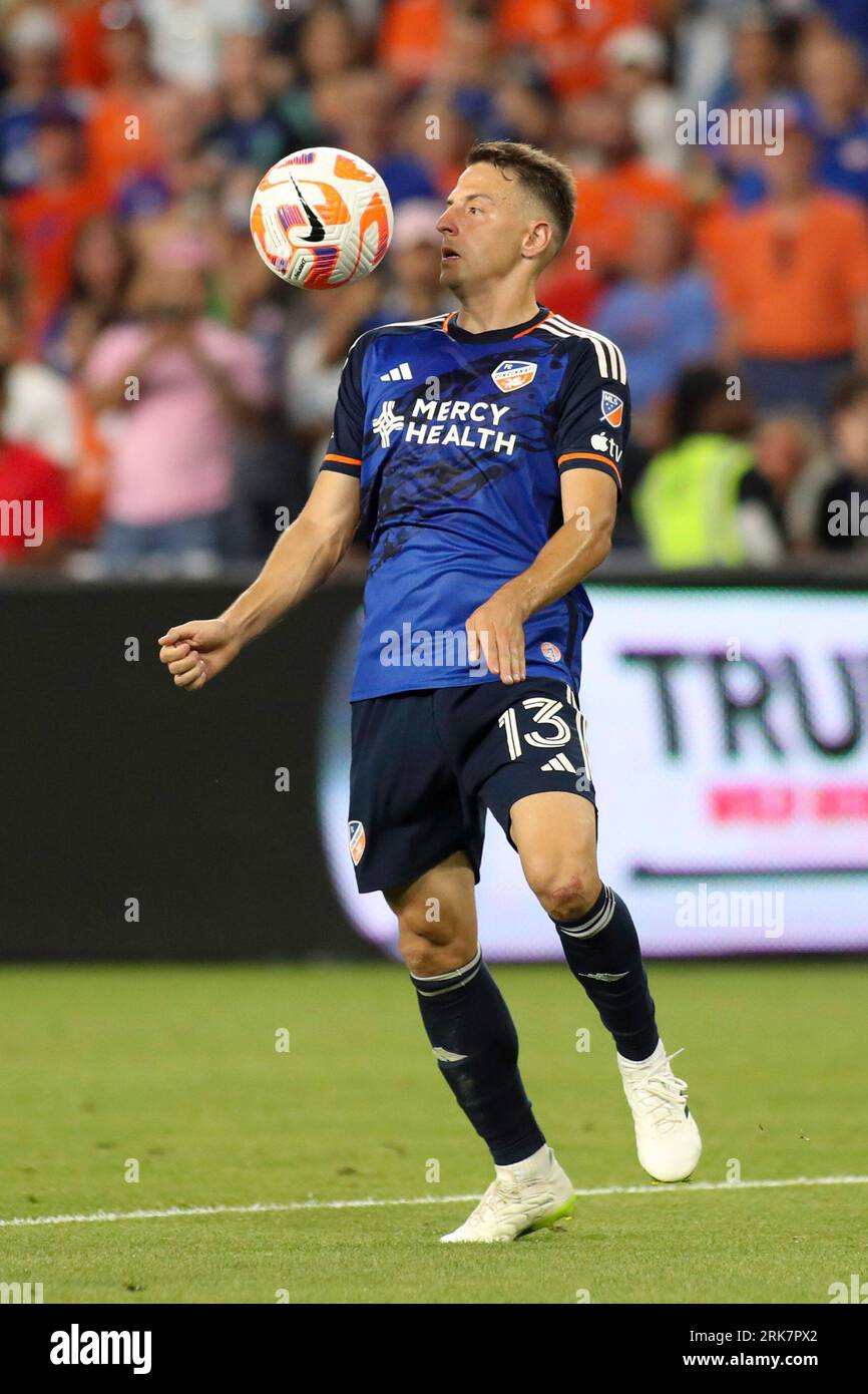 Soccer ball off chest hi-res stock photography and images - Alamy