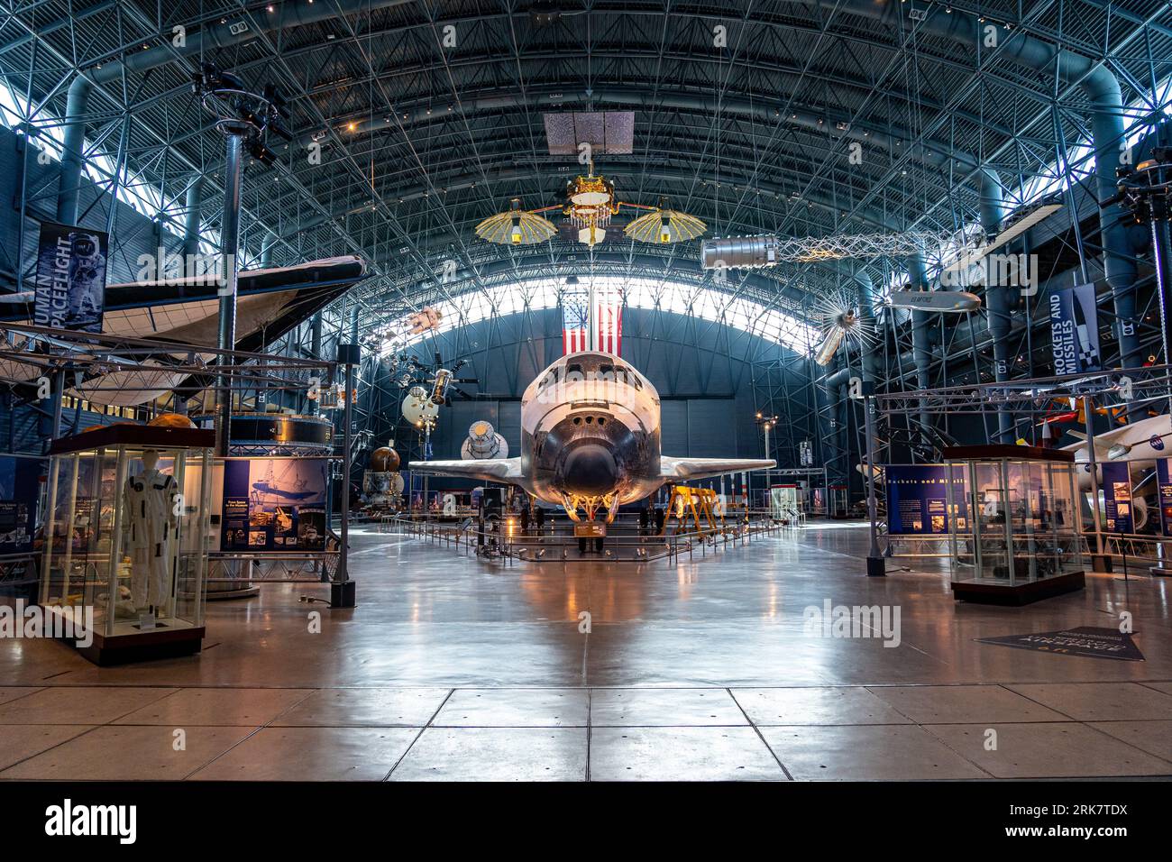 The SuperShuttle Columbia at Smithsonian Air and Space Museum in Dulles ...