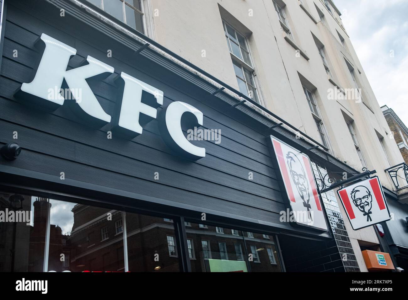 Branch kentucky fried chicken hi-res stock photography and images - Alamy