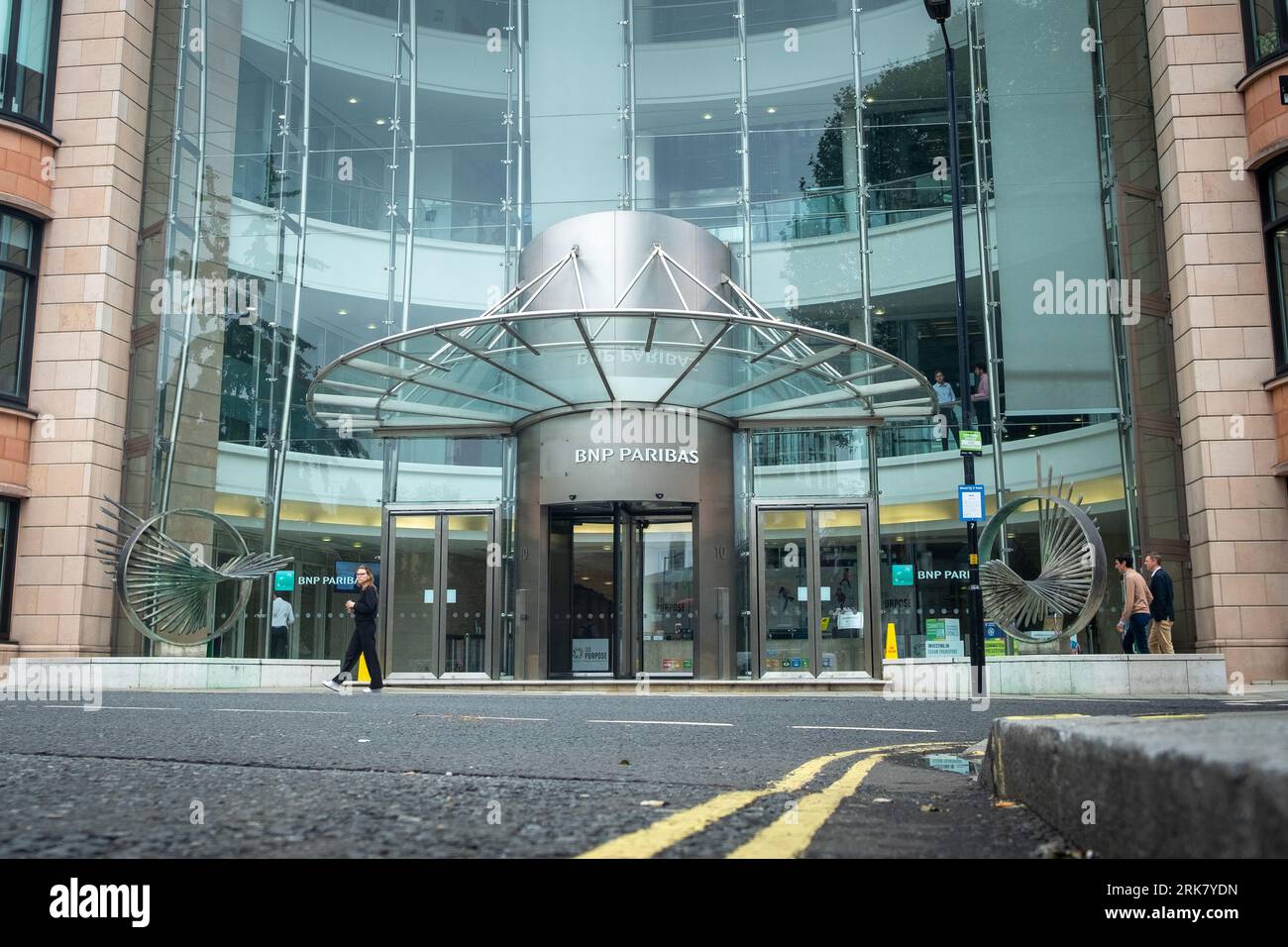 Bnp paribas london office hi-res stock photography and images - Alamy
