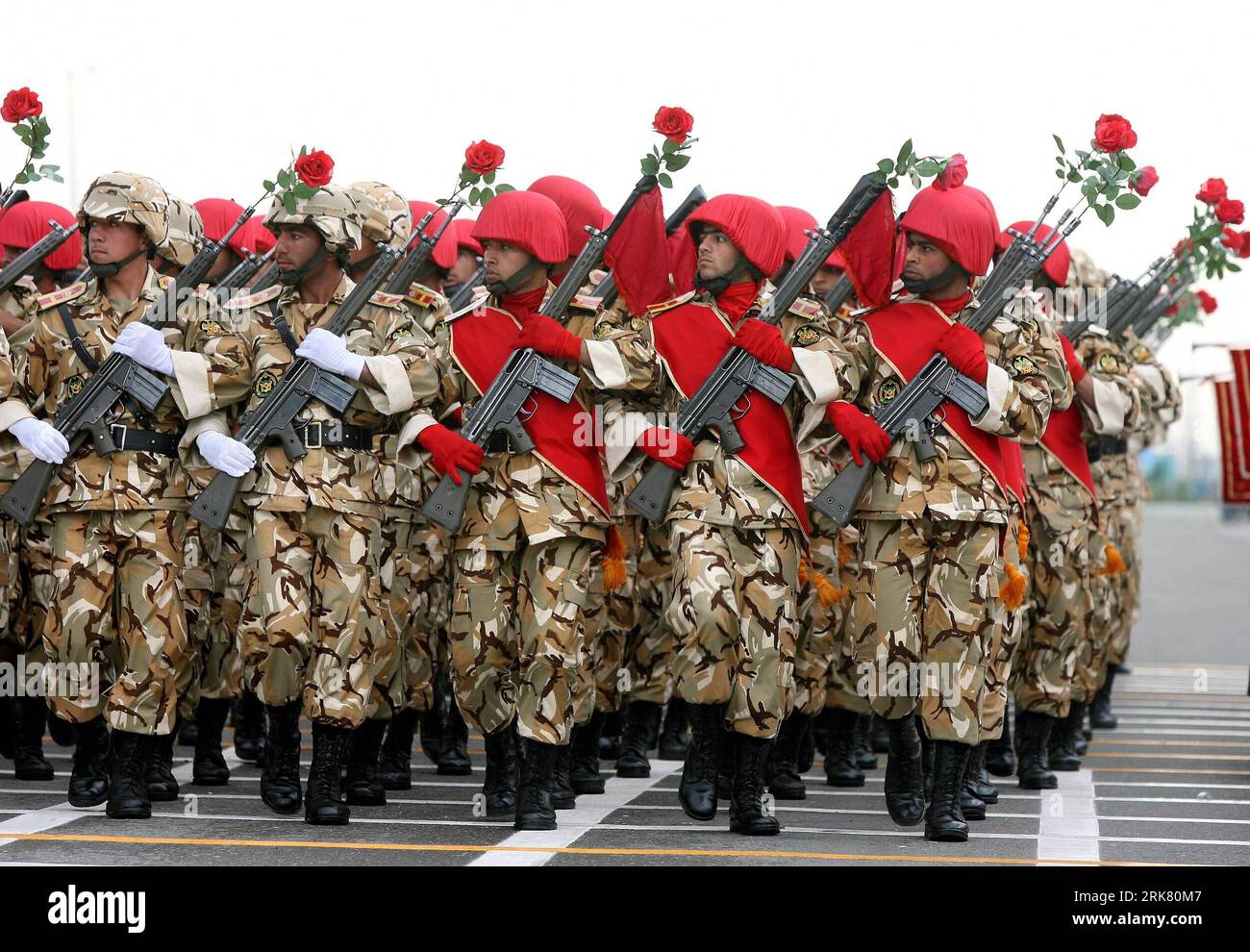 Iran army hi-res stock photography and images - Alamy