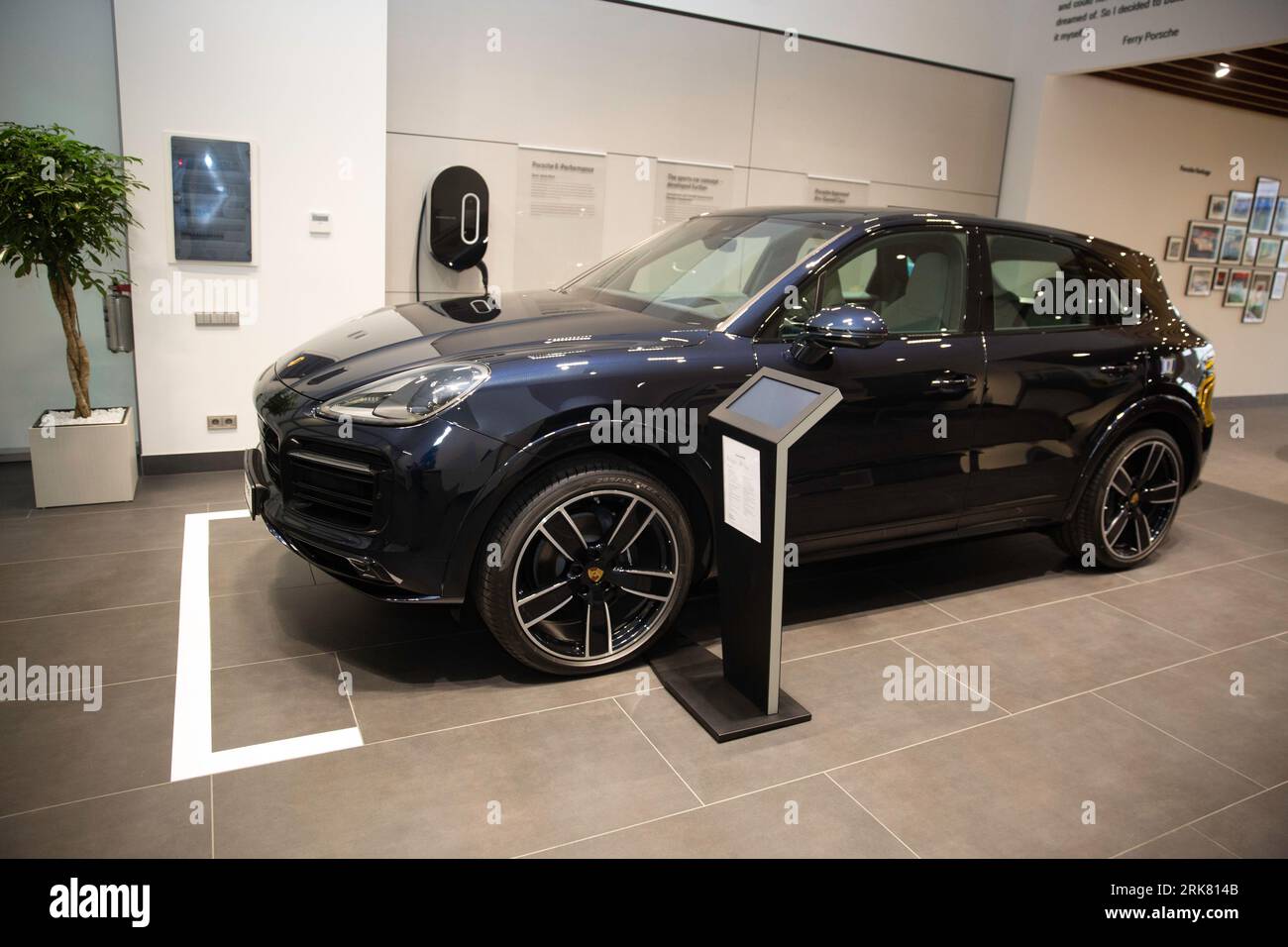 High end luxury vehicles hi-res stock photography and images - Alamy