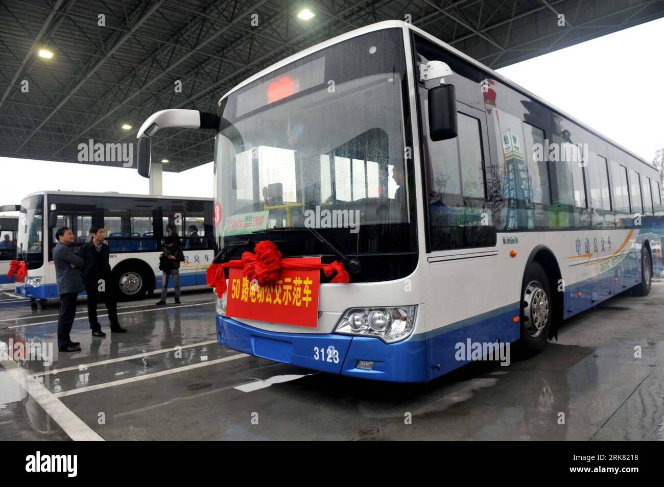 Bus tankstelle hi-res stock photography and images - Alamy