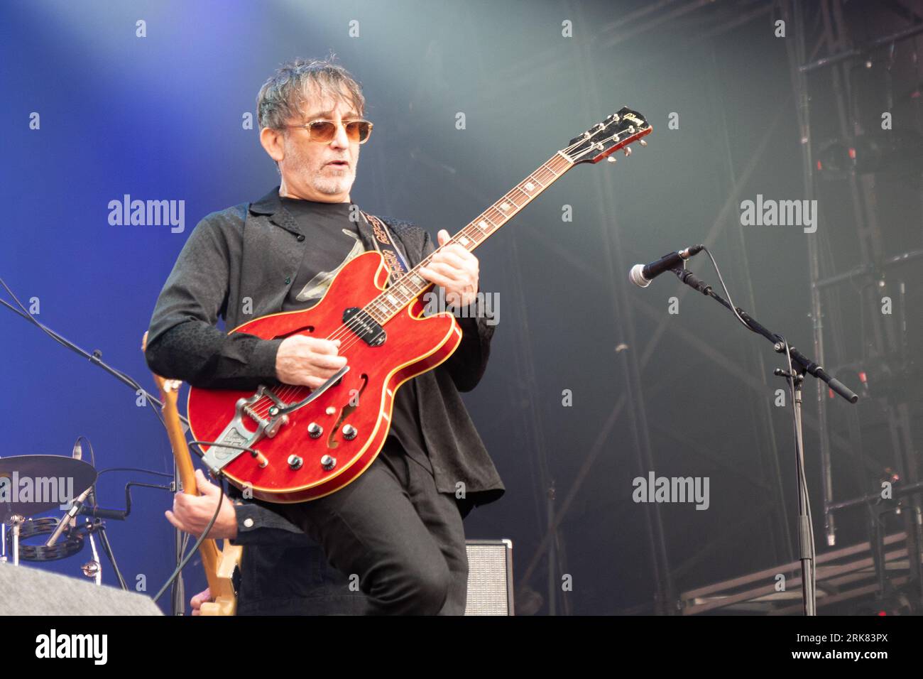 Guitarist and singer Ian Broudie of the Lightning Seeds performing at ...