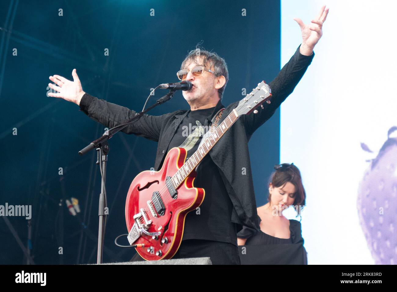 Guitarist and singer Ian Broudie of the Lightning Seeds performing at ...