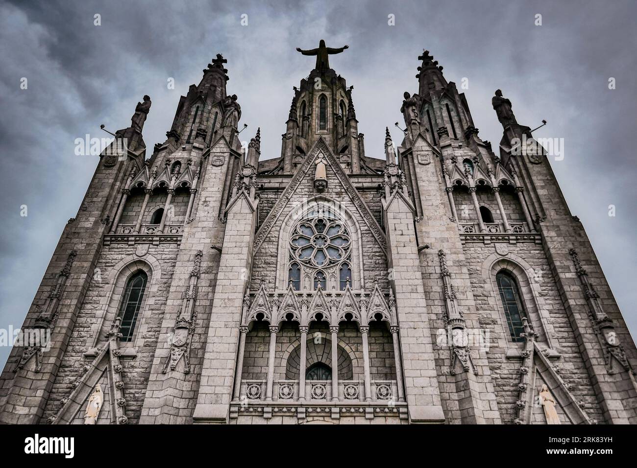 Ornate temple gargoyles hi-res stock photography and images - Alamy