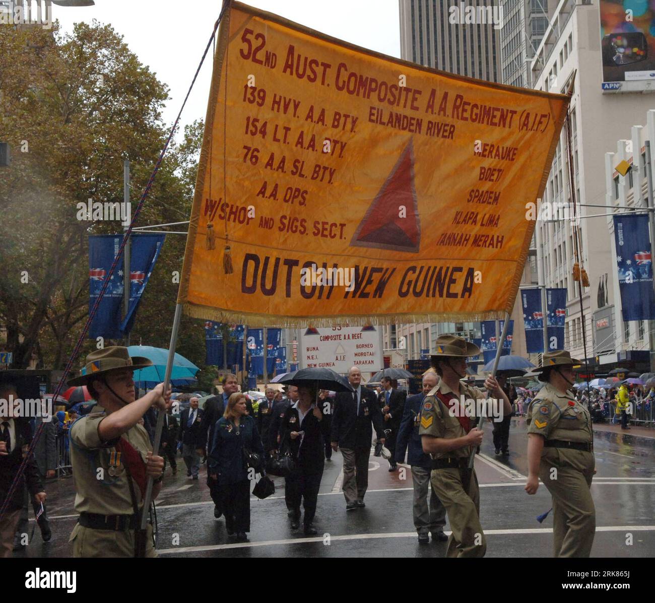 Australian army soldiers on parade hi-res stock photography and images ...