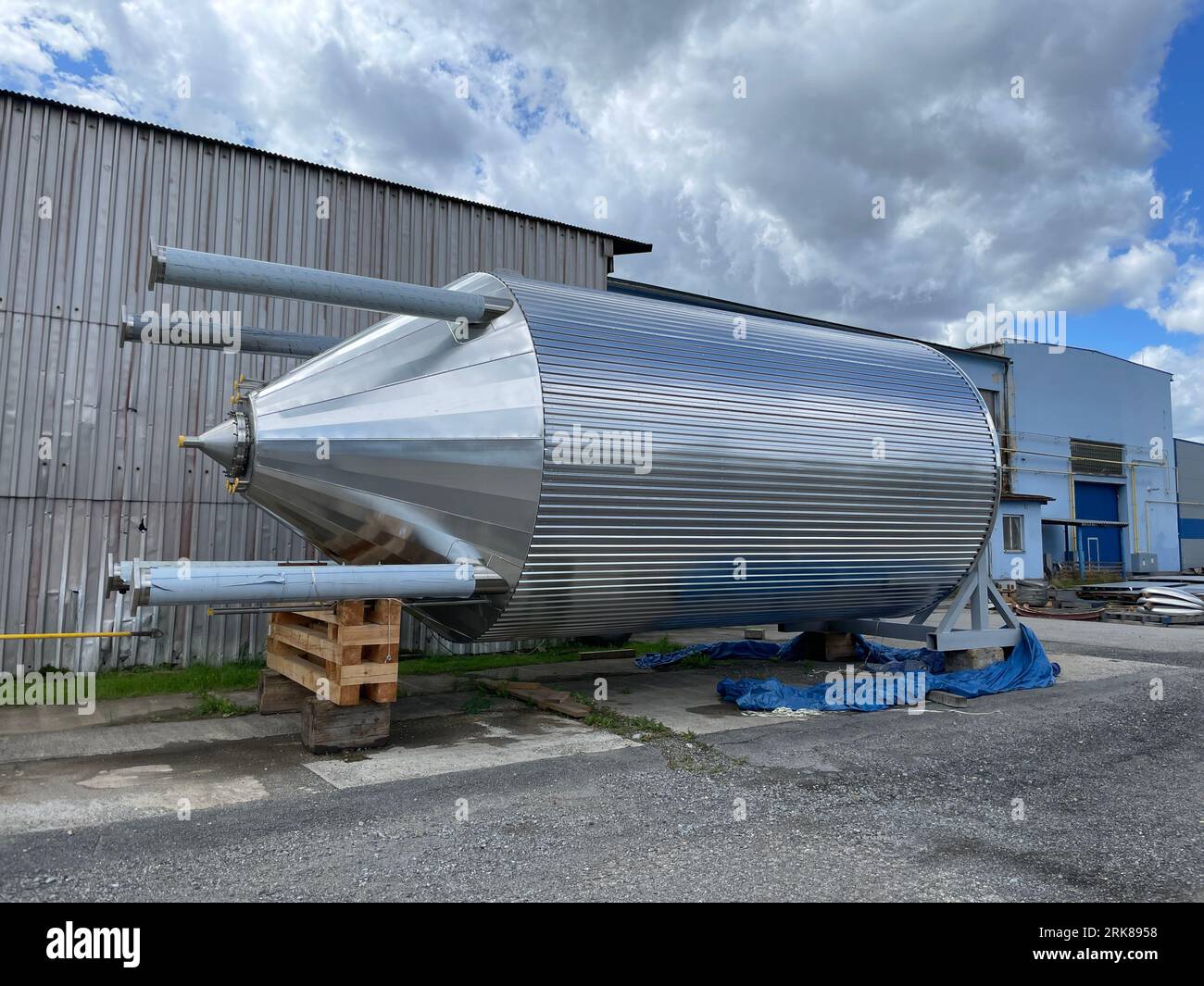 Colossal industrial structure hi-res stock photography and images - Alamy