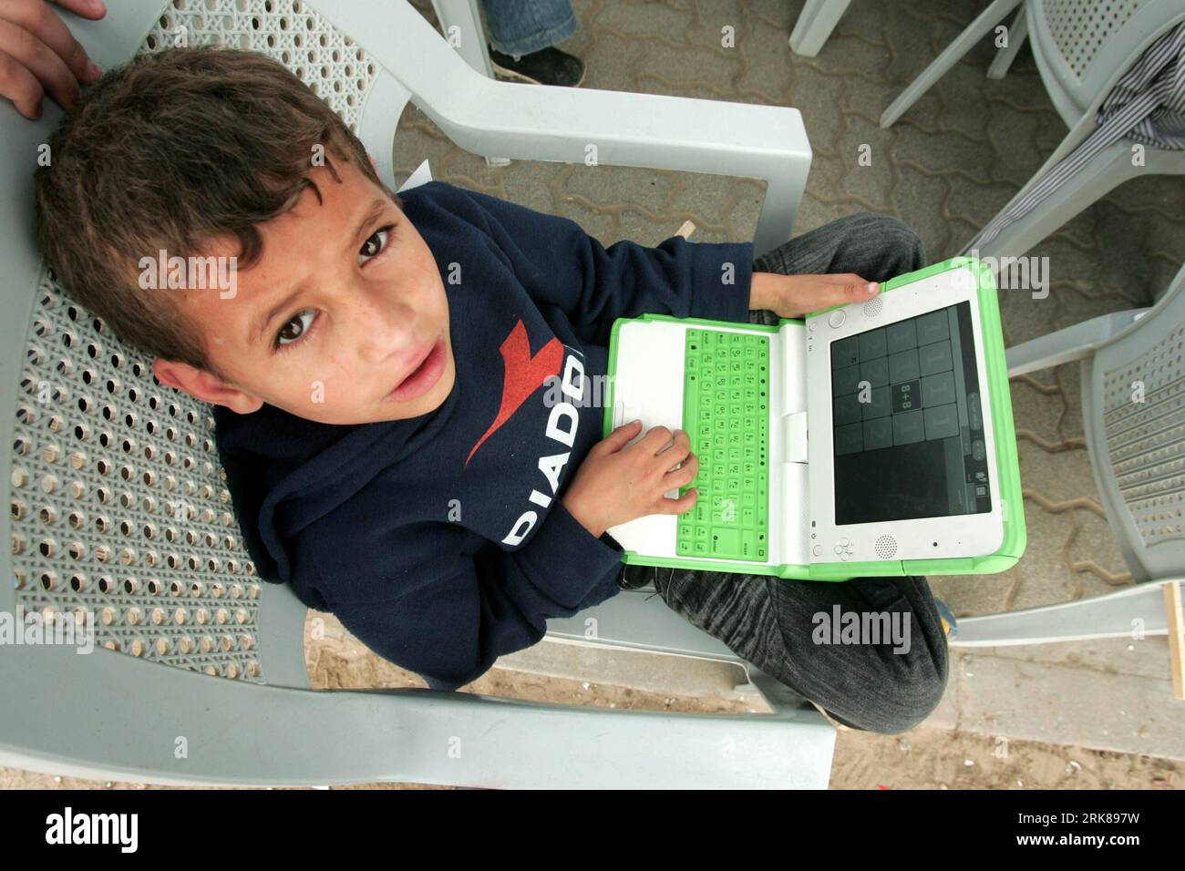 Kindercomputer hi-res stock photography and images - Alamy