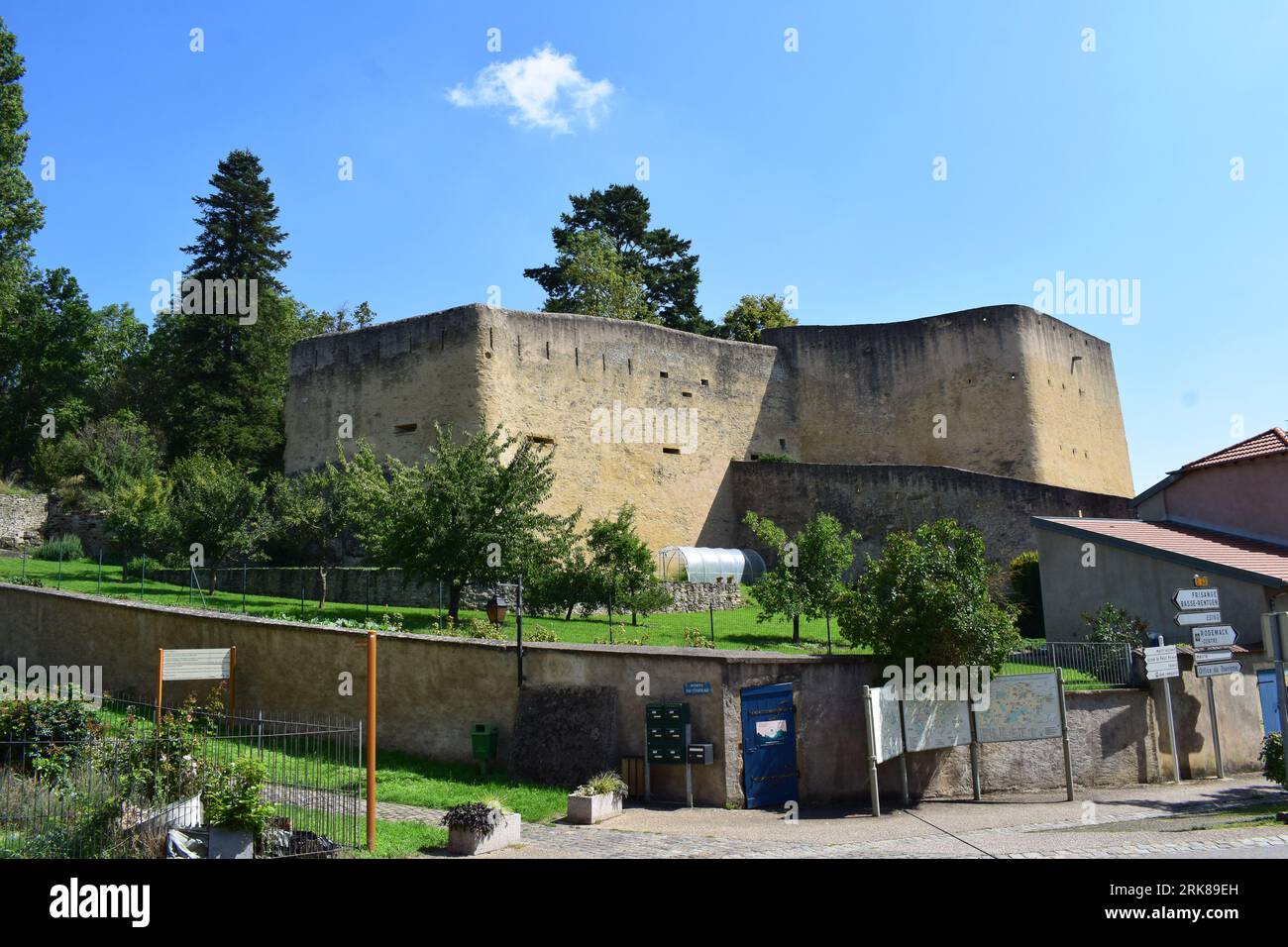 Chateau de Rodemack Stock Photo - Alamy