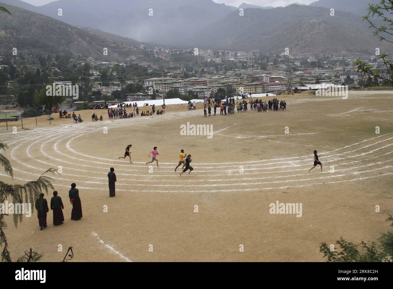 Girls thimphu hi-res stock photography and images - Alamy