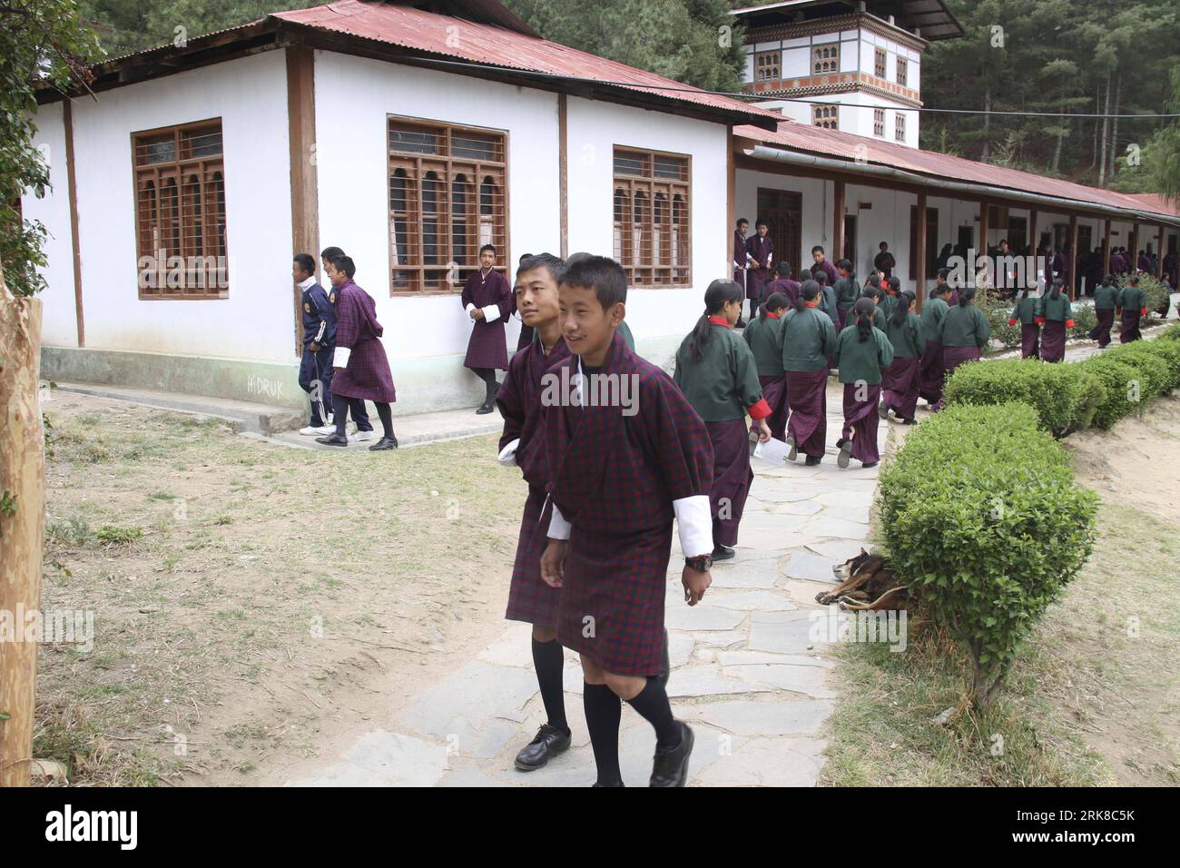 Girls thimphu hi-res stock photography and images - Alamy