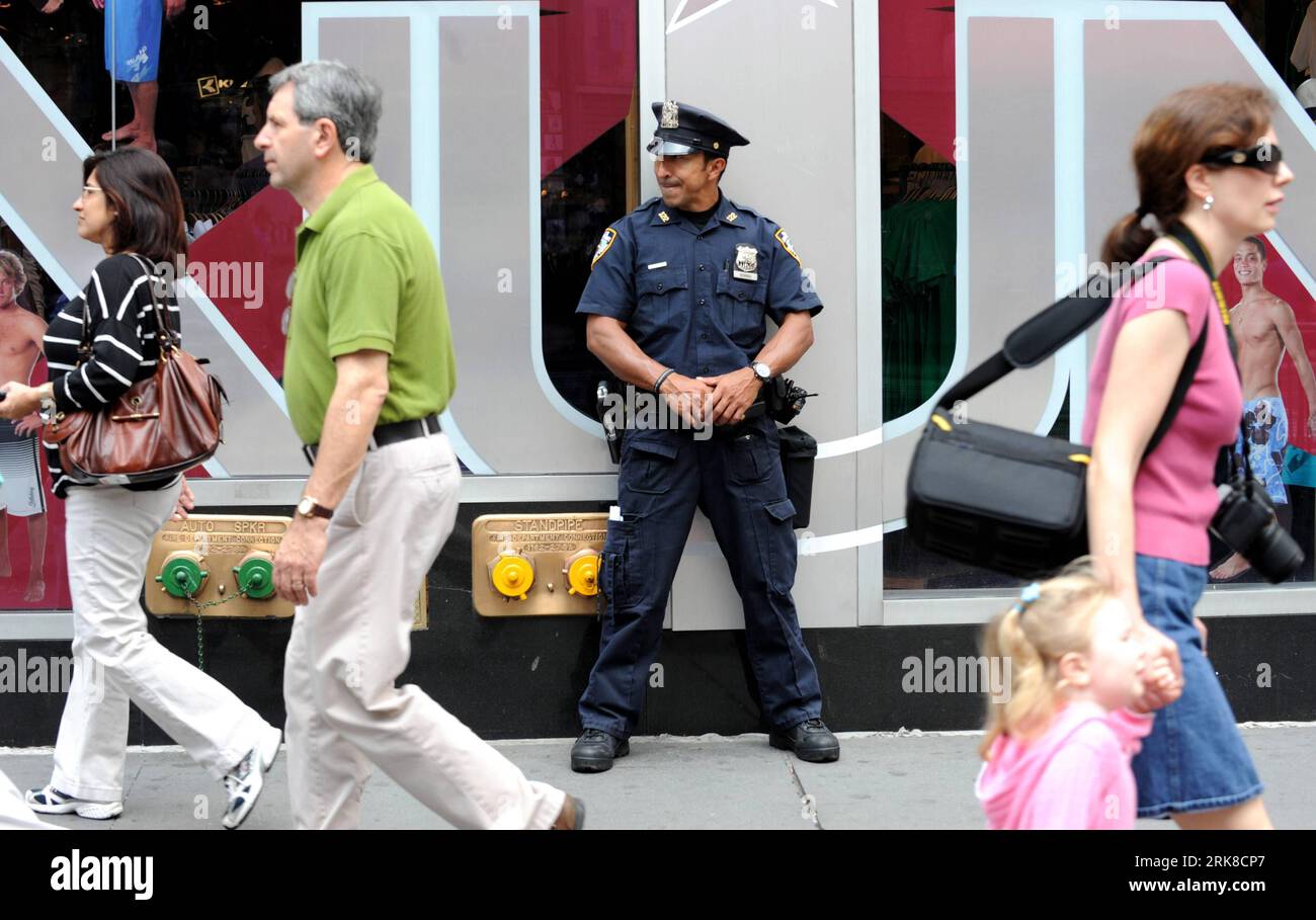 Guards removed hi-res stock photography and images - Alamy