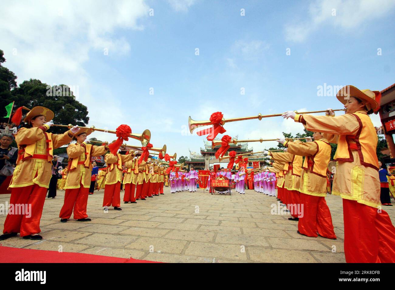 Putian temple hi-res stock photography and images - Alamy