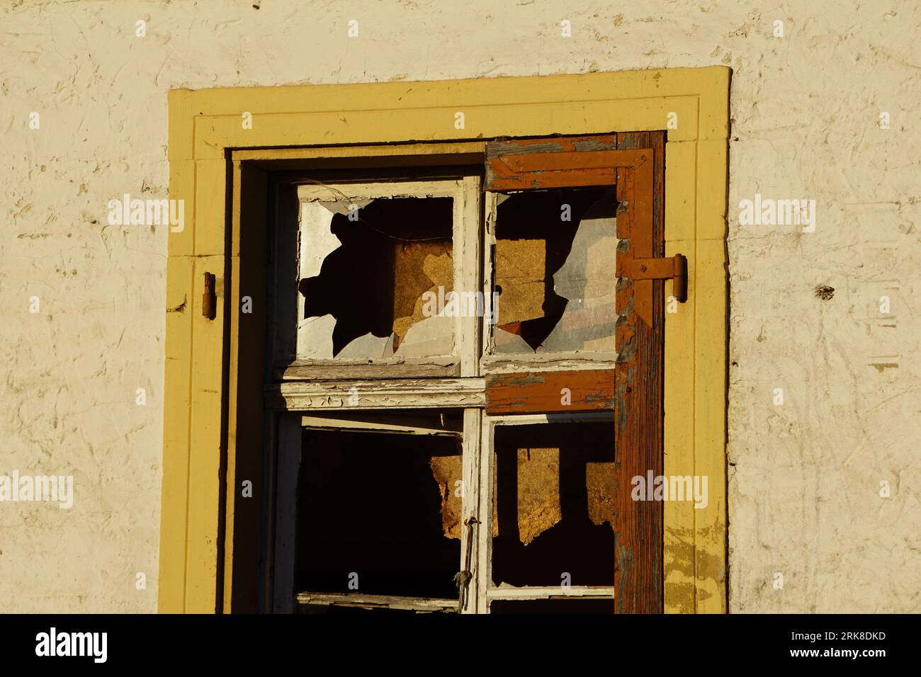 An open window with broken glass around the frame Stock Photo - Alamy