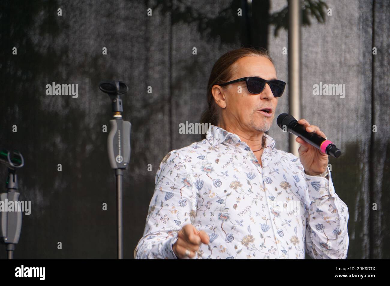 Singout hi-res stock photography and images - Alamy