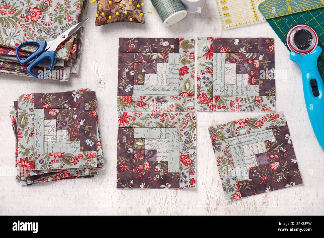 Log cabin quilt block hi-res stock photography and images - Alamy