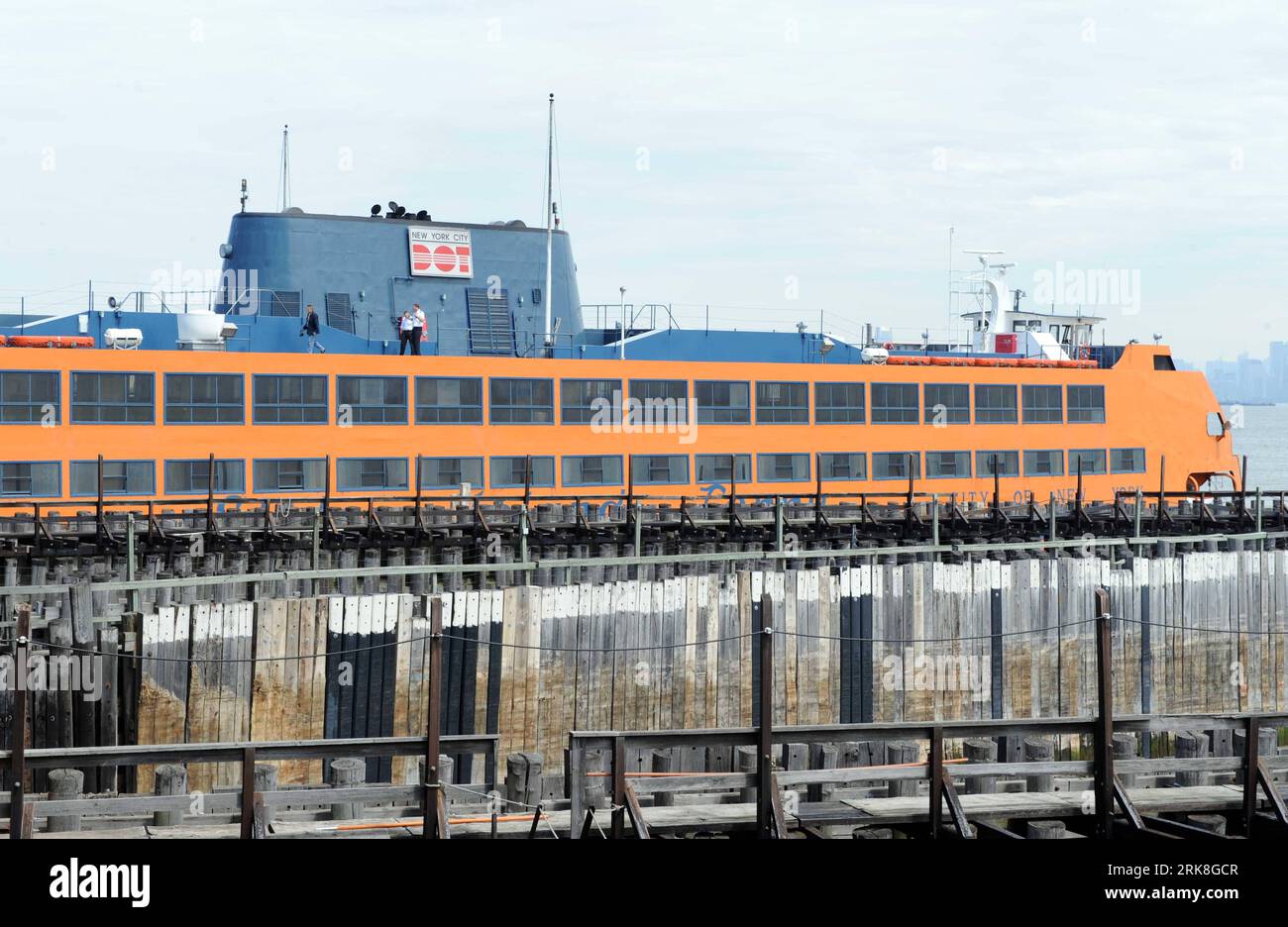 St george ferry terminal hi-res stock photography and images - Alamy