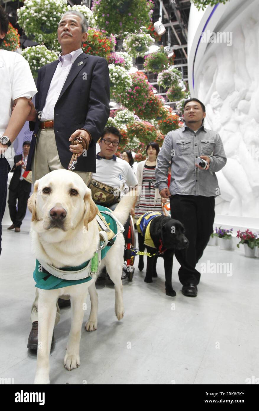 Japan guide china hi-res stock photography and images - Alamy