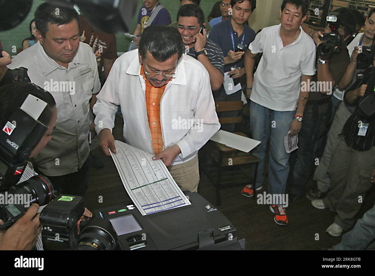 Philippine president joseph estrada in hi-res stock photography and ...
