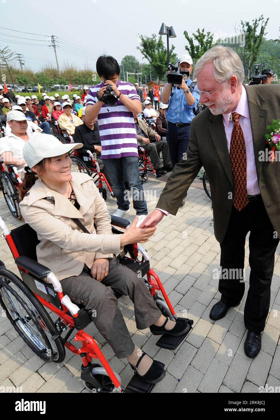 Wheelchair foundation hi-res stock photography and images - Alamy