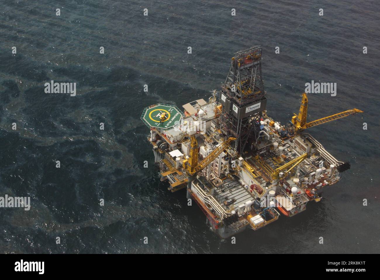 Mobile floats hi-res stock photography and images - Alamy