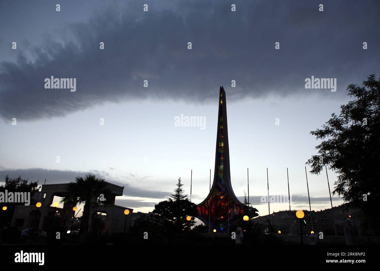 Damascus sword hi-res stock photography and images - Alamy