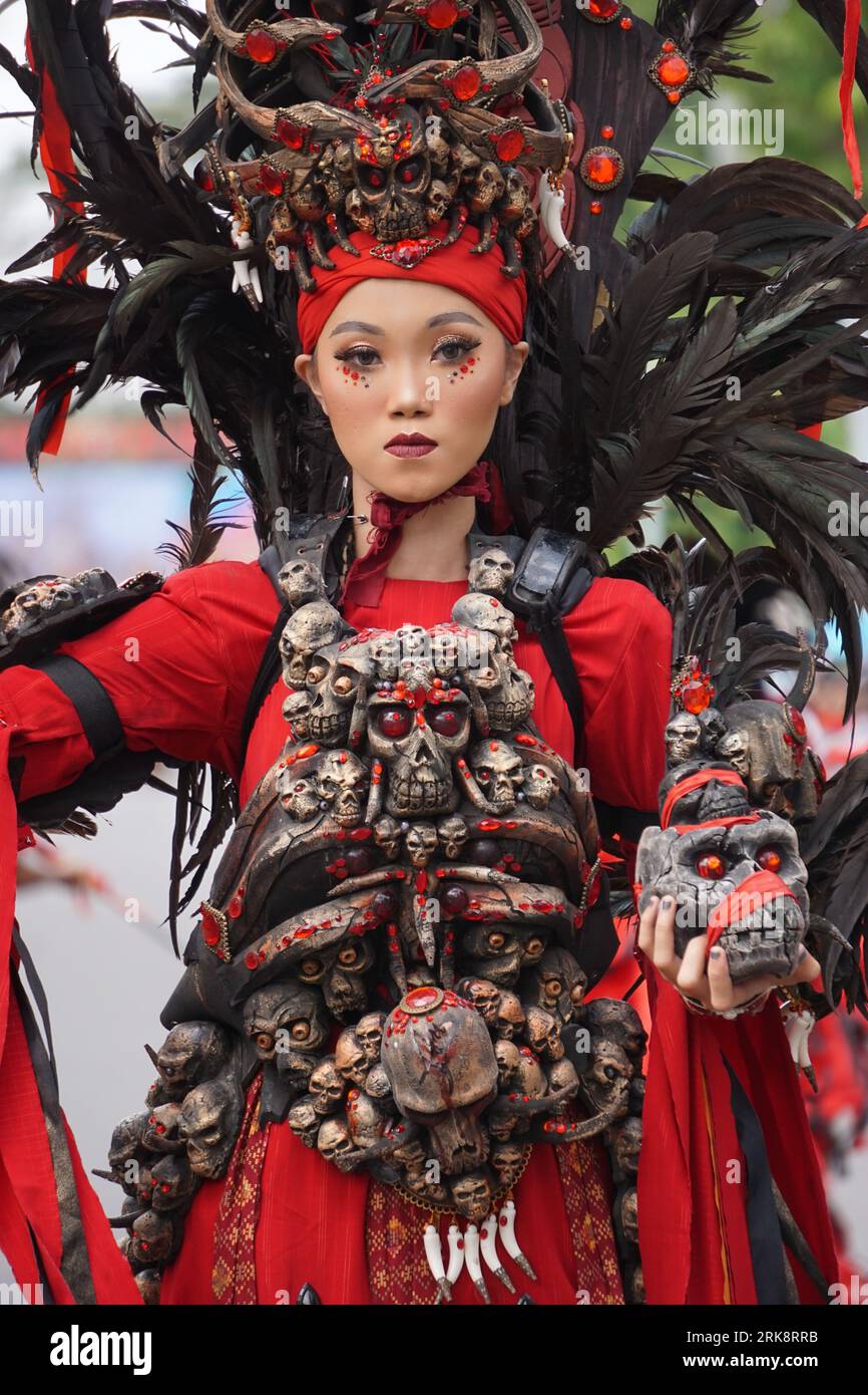 Tari kabasaran hi-res stock photography and images - Alamy